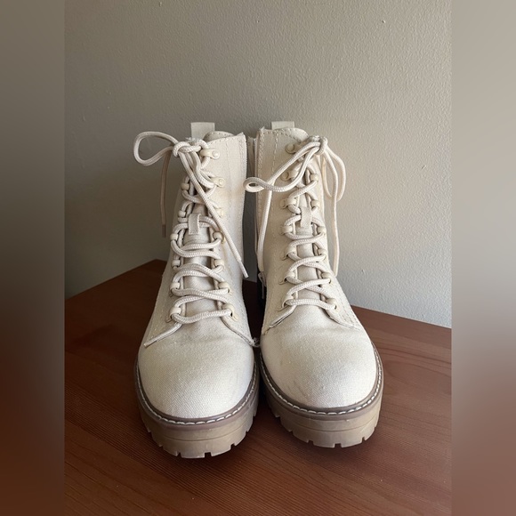 Universal Thread | Shoes | Crme Colored Combat Boots | Poshmark